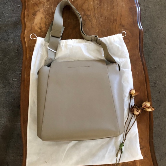 Everlane | Bags | Nwt Everlane The Form Bag In Desert Sand | Poshmark